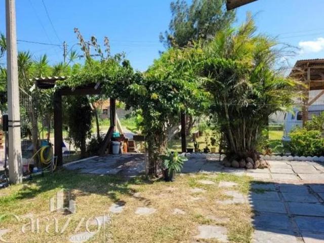 Casa com 03 dormitórios