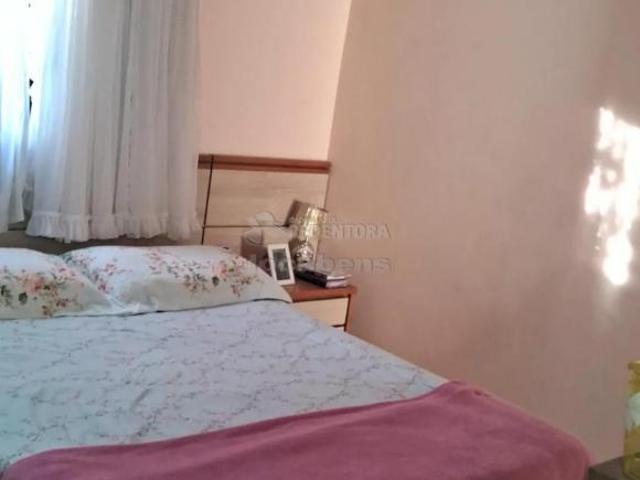 Casa com 03 dormitórios, 01 vaga de garagem no bairro Colina Sul 2