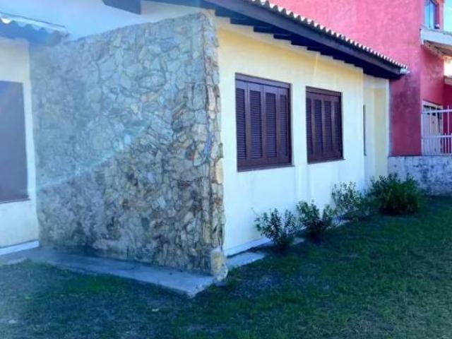 Casa com 03 dormitórios