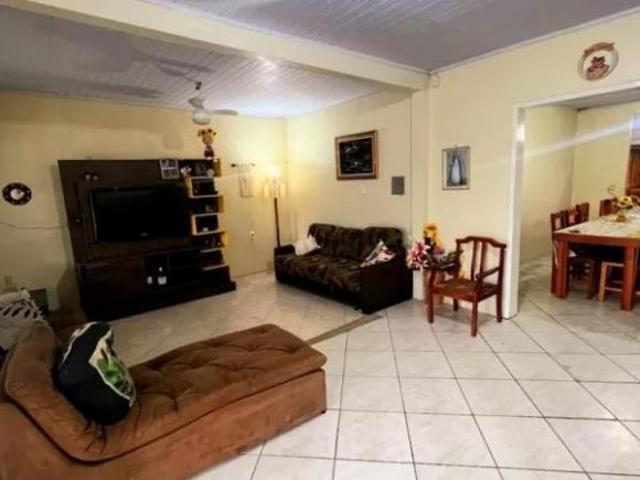 Casa com 03 dormitórios