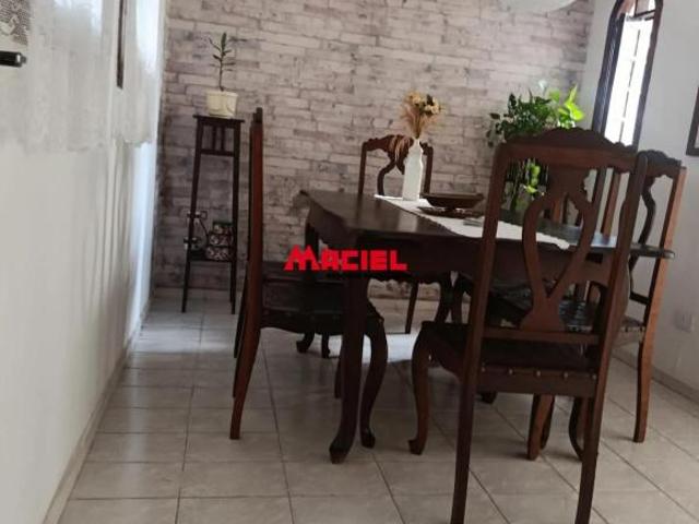 Casa com 03 dormitórios, uma suite no bairro Jardim Alvorada 154m² de área útil