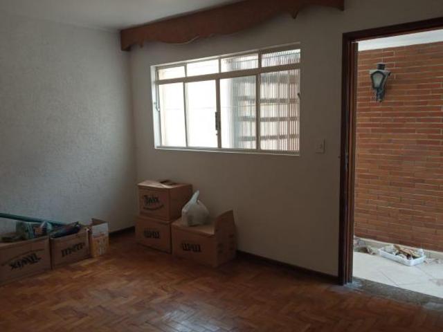 Casa com 03 dormitórios Cidade Domitila