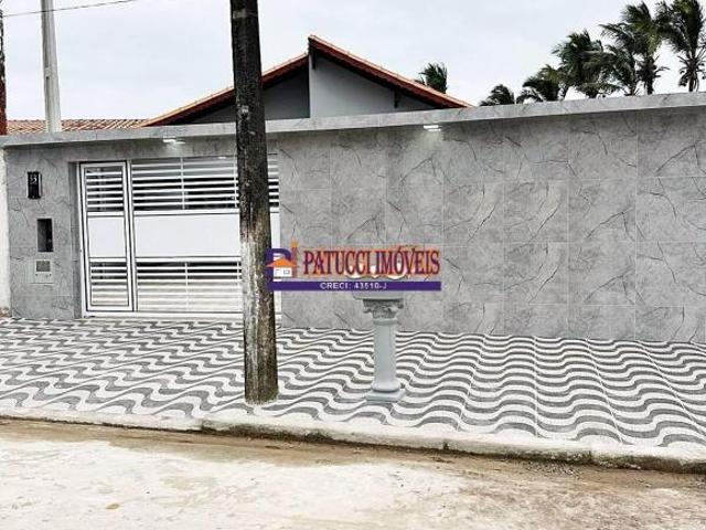 Casa com 03 Dormitórios e Piscina Lote Inteiro!