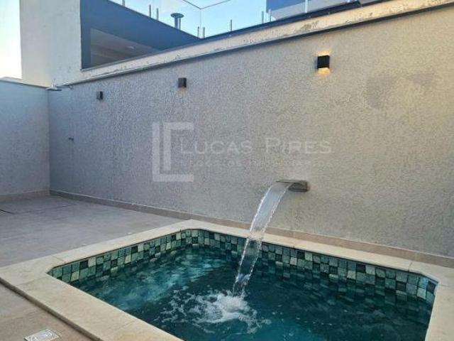 Casa com 03 dormitórios e piscina no Condomínio Horto Florestal