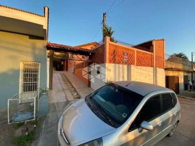 Casa com 03 dormitórios e piscina no Bairro Aparecida Alvorada