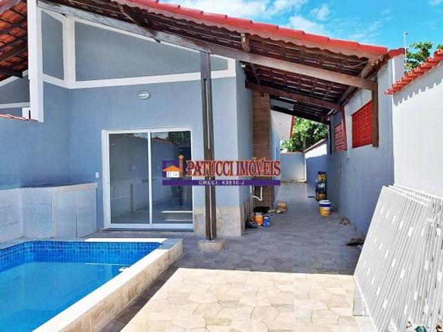 Casa com 03 Dormitórios e Piscina! Totalmente Revitalizada Perto do Mar!