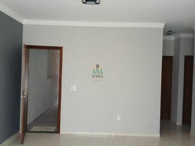Casa com 03 dormitórios e suíte no Wanel V