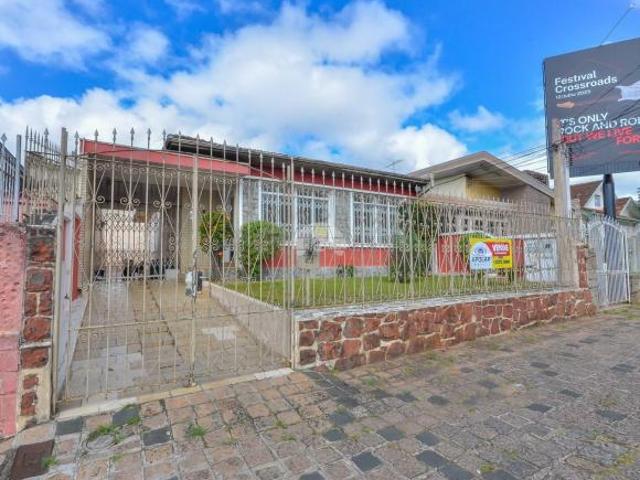 Casa com 03 dormitórios e 06 GGE no bairro Rebouças 384m2
