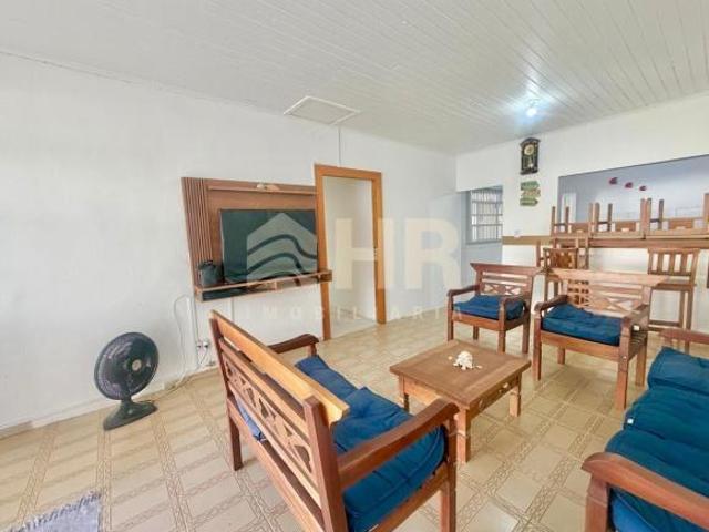 Casa com 03 dormitórios e 03 vagas de garagem Bal