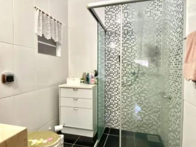 Casa com 03 dormitorios e 4 vagas de garagem proximo a Sport club Sáo jóse Por