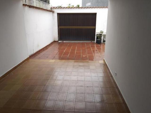 Casa com 03 dormitórios, ISOLADA no Flórida, á 60 metros da praia!