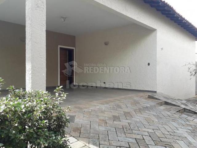 Casa com 03 dormitórios na Vila Nossa Senhora da Paz