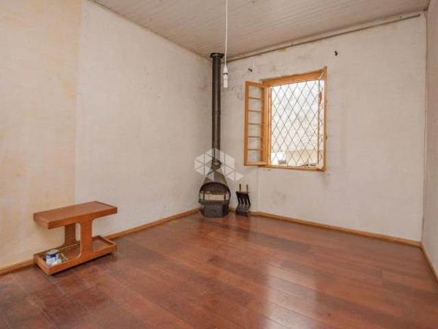 Casa com 03 dormitórios no bairro Medianeira Porto Alegre