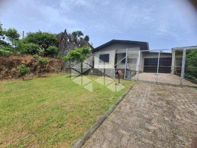 Casa com 03 dormitórios no Bairro São Luiz em Farroupilha