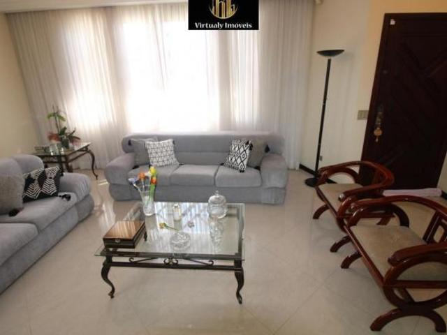 Casa com 03 dormitórios no bairro Portão em Curitiba