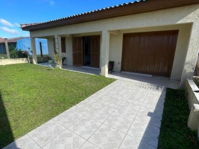 Casa com 03 dormitórios no Centrinho de Oásis