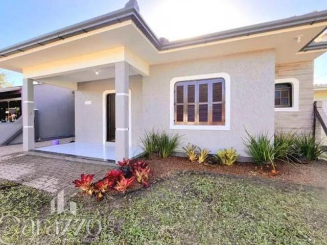 Casa com 03 dormitórios no Centrinho de Nova Tramandaí