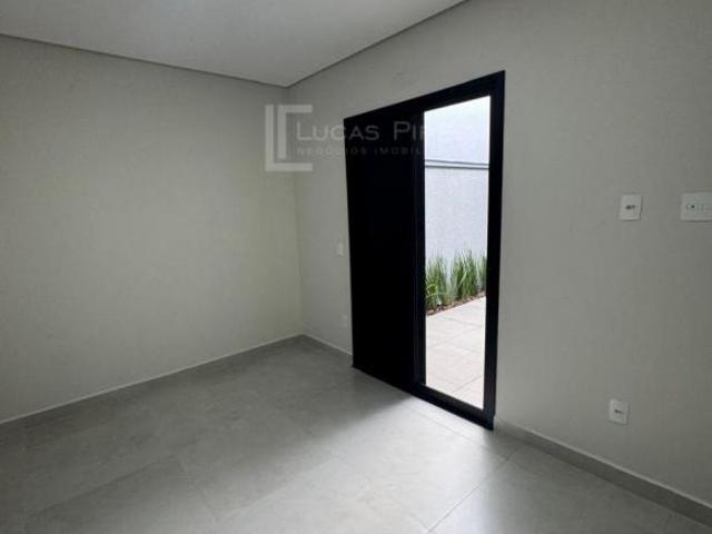 Casa com 03 dormitórios no Condomínio Residencial Jardim