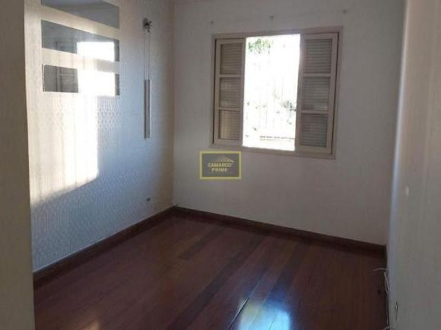Casa com 03 dormitórios para locação na Vila Mazzei