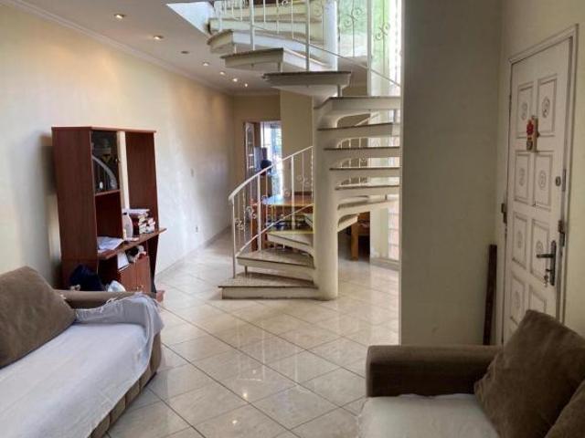Casa Com 03 Dormitórios Para Venda Próximo do Metrô Alto do Ipiranga