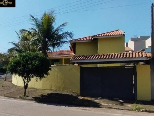 CASA COM 03 DORMITÓRIOS SENDO 01 SUÍTE