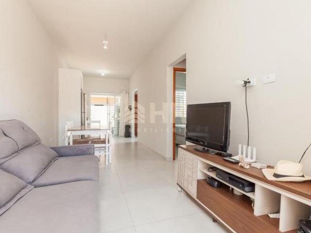Casa com 03 dormitórios sendo 01 suíte e 01 vaga d