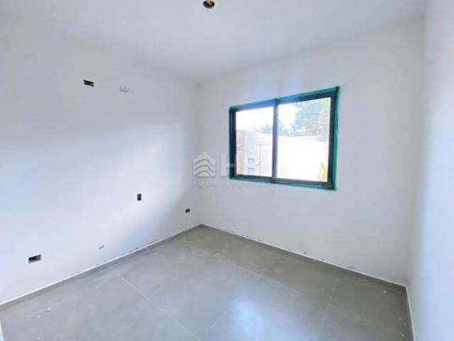 Casa com 03 dormitórios sendo 01 suíte e 01 vaga d
