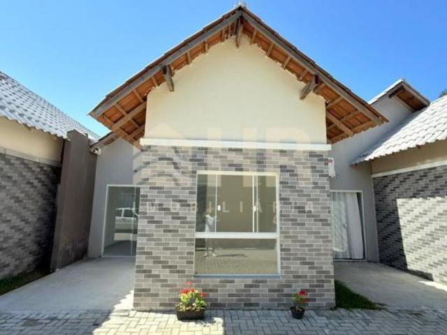 Casa com 03 dormitórios sendo 01 suíte e 01 vaga d