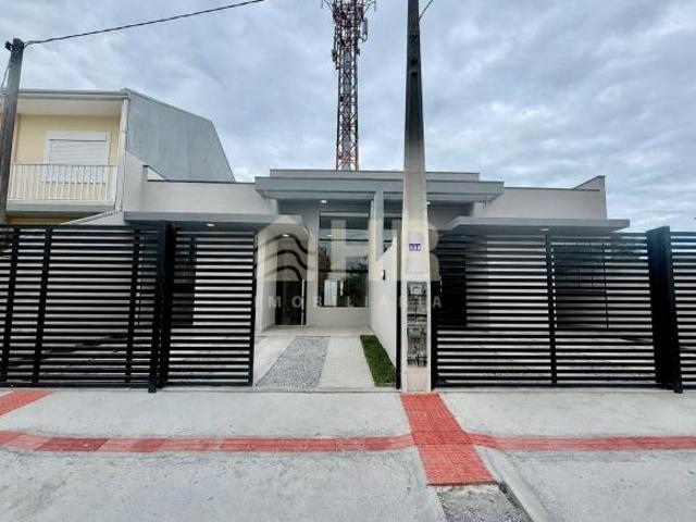 Casa com 03 dormitórios sendo 01 suíte e 02 vagas
