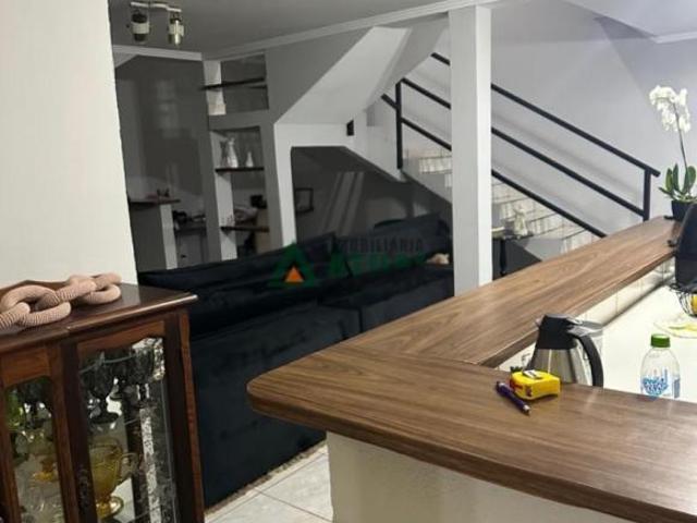 Casa com 03 dormitórios sendo 01 suíte na região leste de Londrina