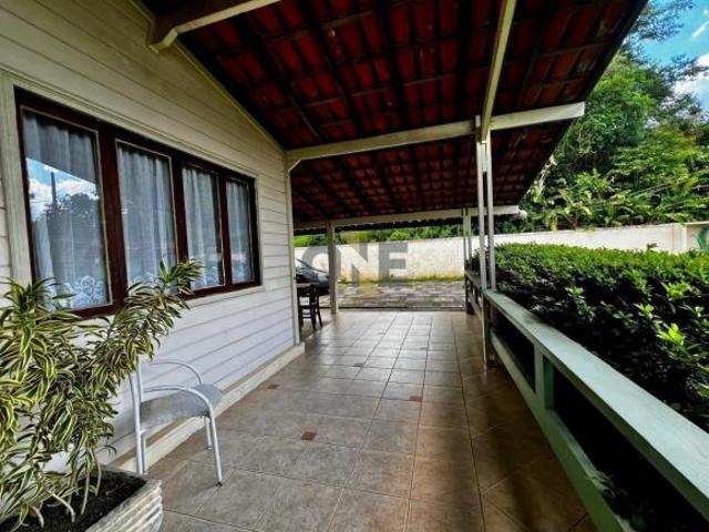 Casa com 03 dormitórios, sendo 01 suíte para venda na região Granja Viana Cotia