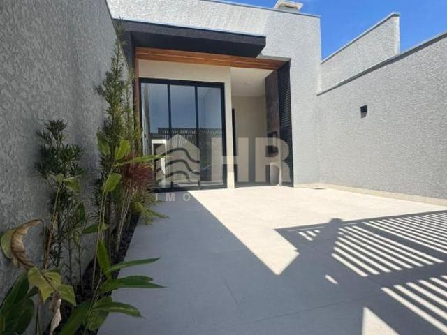 Casa com 03 dormitórios sendo 02 suítes e 01 vaga