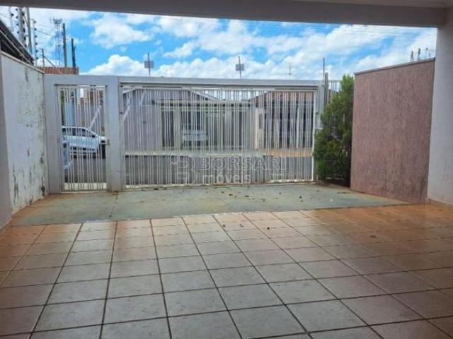 CASA COM 03 DORMITORIOS SENDO 02 SUITES PARA LOCACAO – Localizada no Jardim das Estacoes, na regi