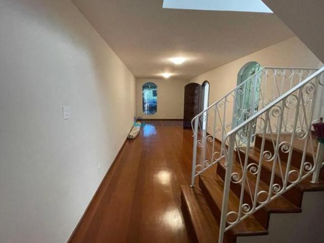 Casa com 03 quartos na região da Vila Mascote