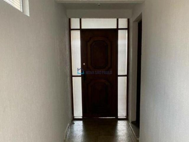 Casa com 03 quartos na região da Vila Mascote