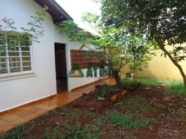Casa com 03 quartos na região Leste de Londrina