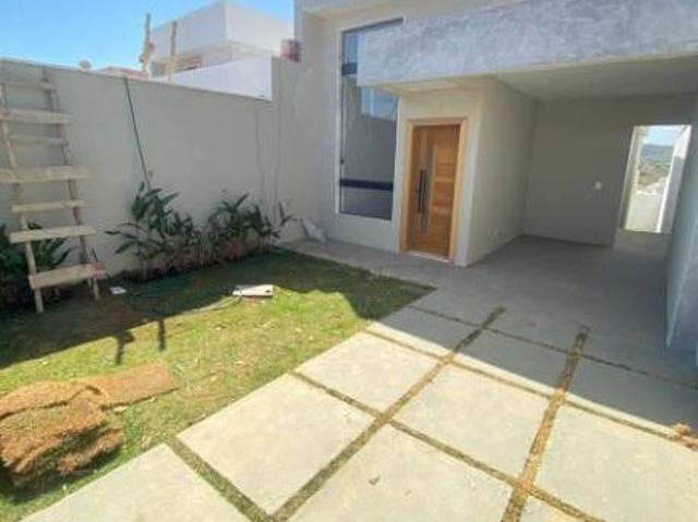 Casa com 03 quartos á venda em Lagoa Santa