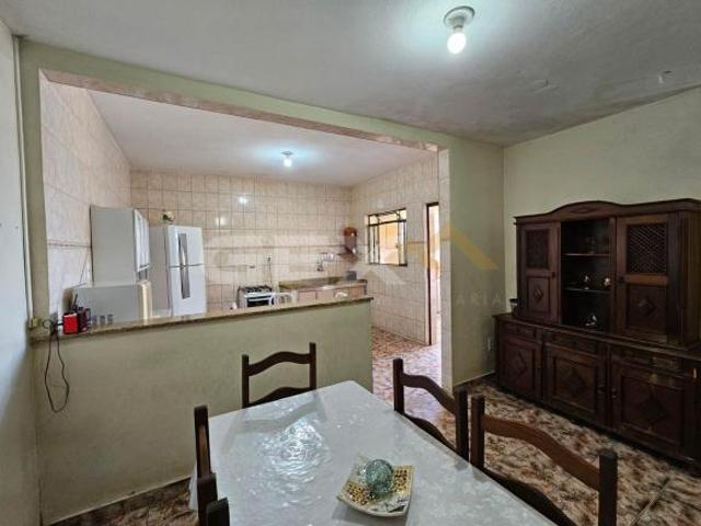 Casa com 03 Quartos à Venda no Bairro Belvedere em Divinópolis MG
