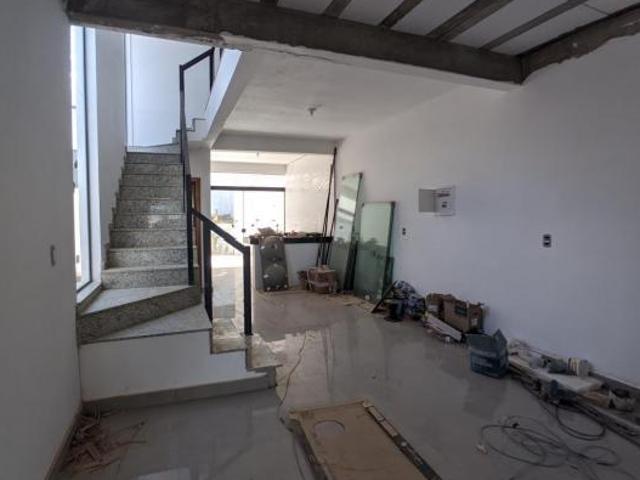Casa com 03 quartos a venda no bairro Lundcea em Lagoa Santa
