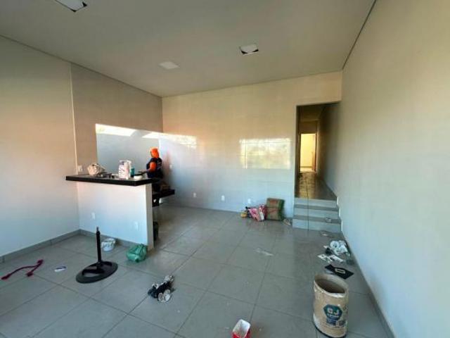 Casa com 03 quartos a venda no bairro Visão