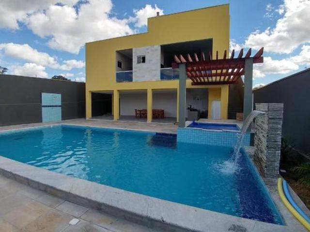 Casa com 03 quartos, alto padrão, em Caldas Novas GO