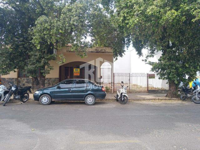 Casa com 03 quartos Centro Lagoa da Prata MG | Cód.: 1209