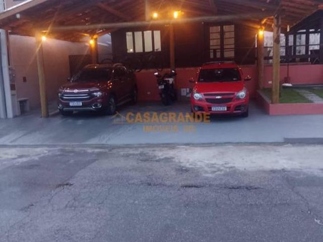 Casa com 03 quartos com 360 metros quadrados no Condomínio Morada da Serra