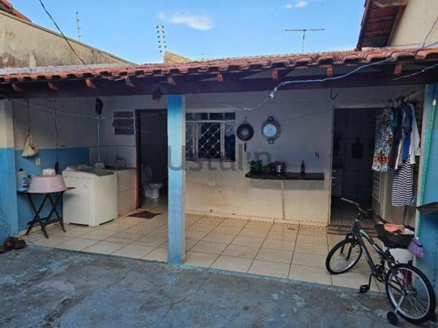 CASA COM 03 QUARTOS E 02 BANHEIROS, 01 VAGA NA GARAGEM PRÓXIMO E.M. RAIO DE SOL, BAIRRO COSTA DO