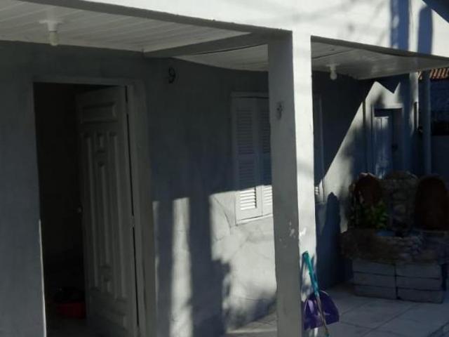 Casa com 03 quartos e suíte na Lomba do Pinheiro