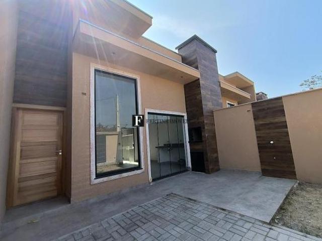 Casa com 03 quartos em Matinhos