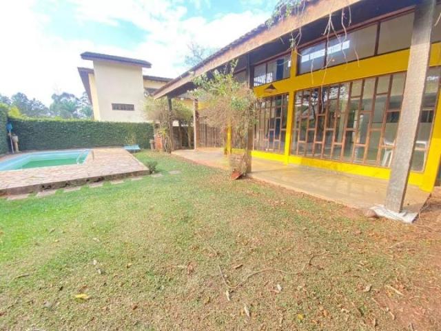 Casa com 03 Quartos Granja Viana/Fazendinha Carapicuíba