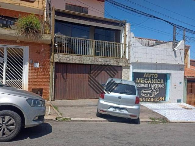 Casa com 03 quartos, sendo uma suíte, porcelanato, bom acabamento, próximo da Castelinho e com fácil