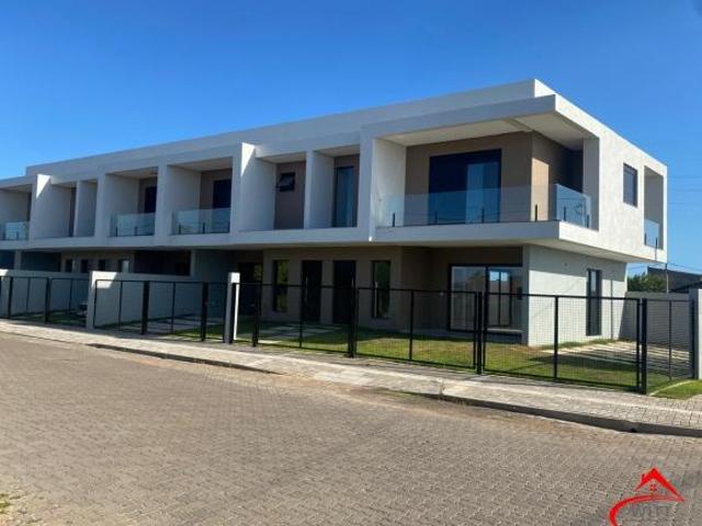 Casa com 03 quartos, sendo 01 suíte na Praia da Cal