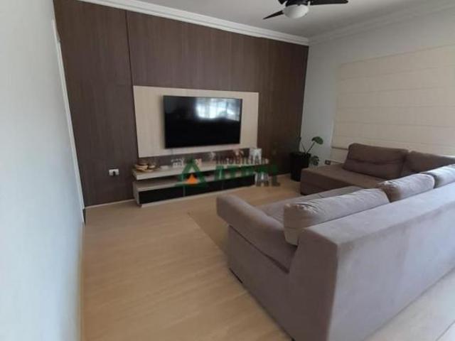 Casa com 03 quartos sendo 01 suíte na região leste de Londrina